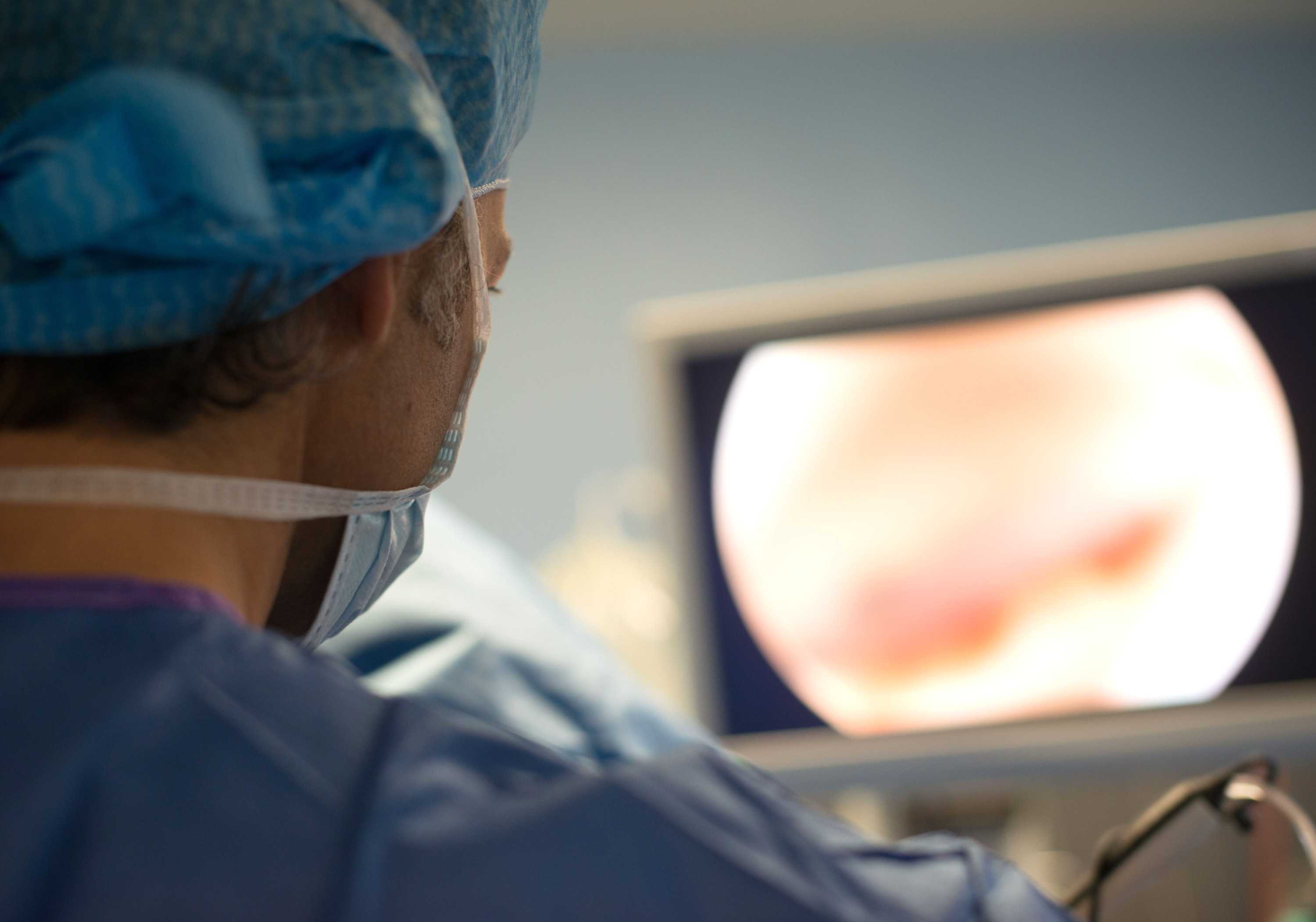 Chirurgien de la main, du coude et de l’épaule à Paris - Dr Roure